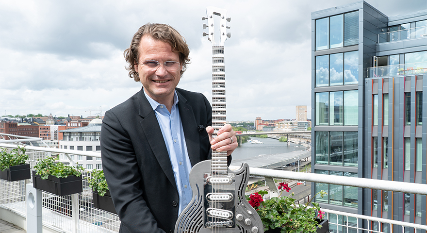 A new home for the smash-proof guitar